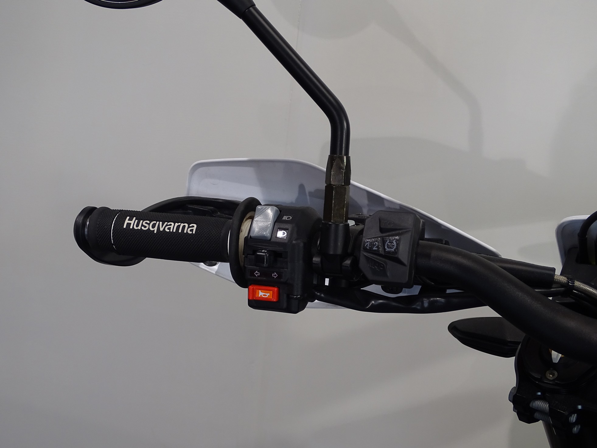 Te Koop: HUSQVARNA 701 SM - BikeNet